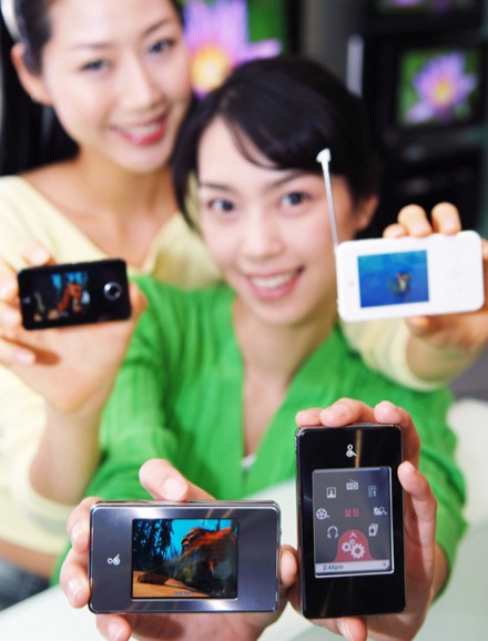 LG FM37 touch-screen media player and others – Newlaunches