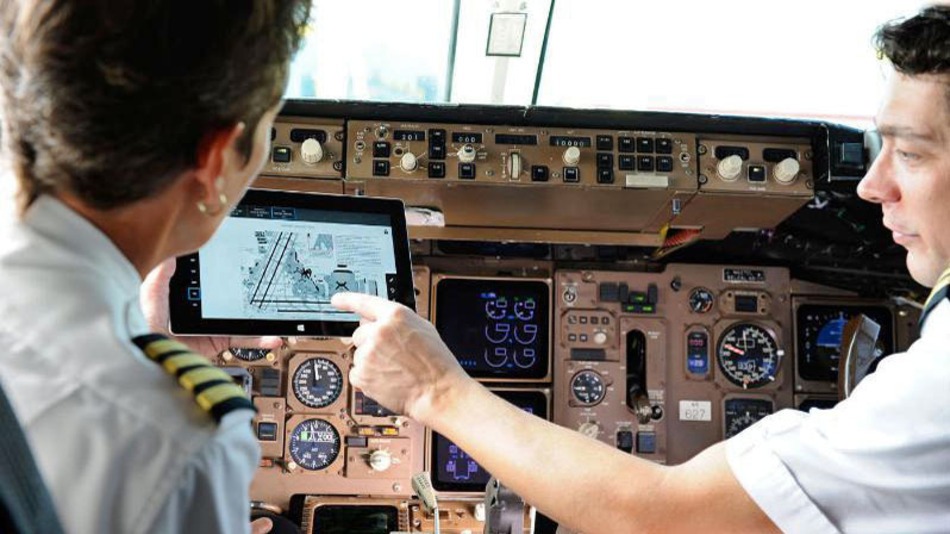 Delta Air Lines to procure 11,000 Surface 2 tablets to replace pilots ...